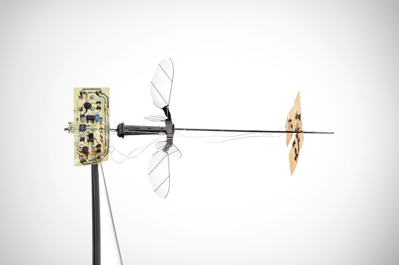 The tiny flying robot powered by solar energy