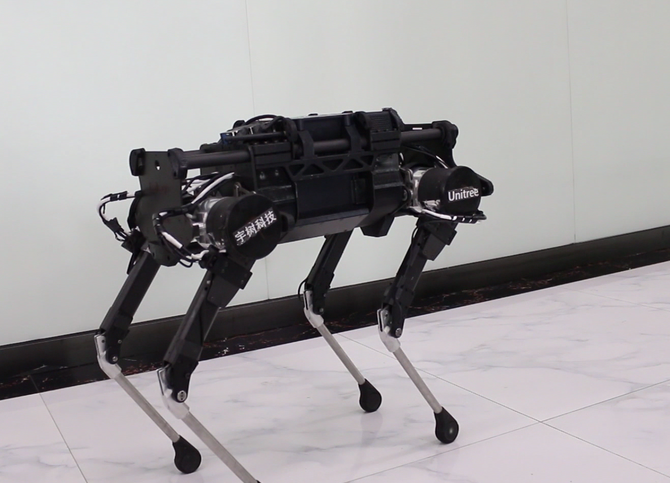 A competitor to the famous SpotMini robot is created in China