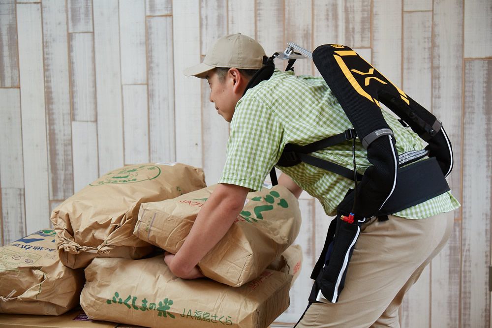 Japanese scientists develop exoskeletons for elderly people