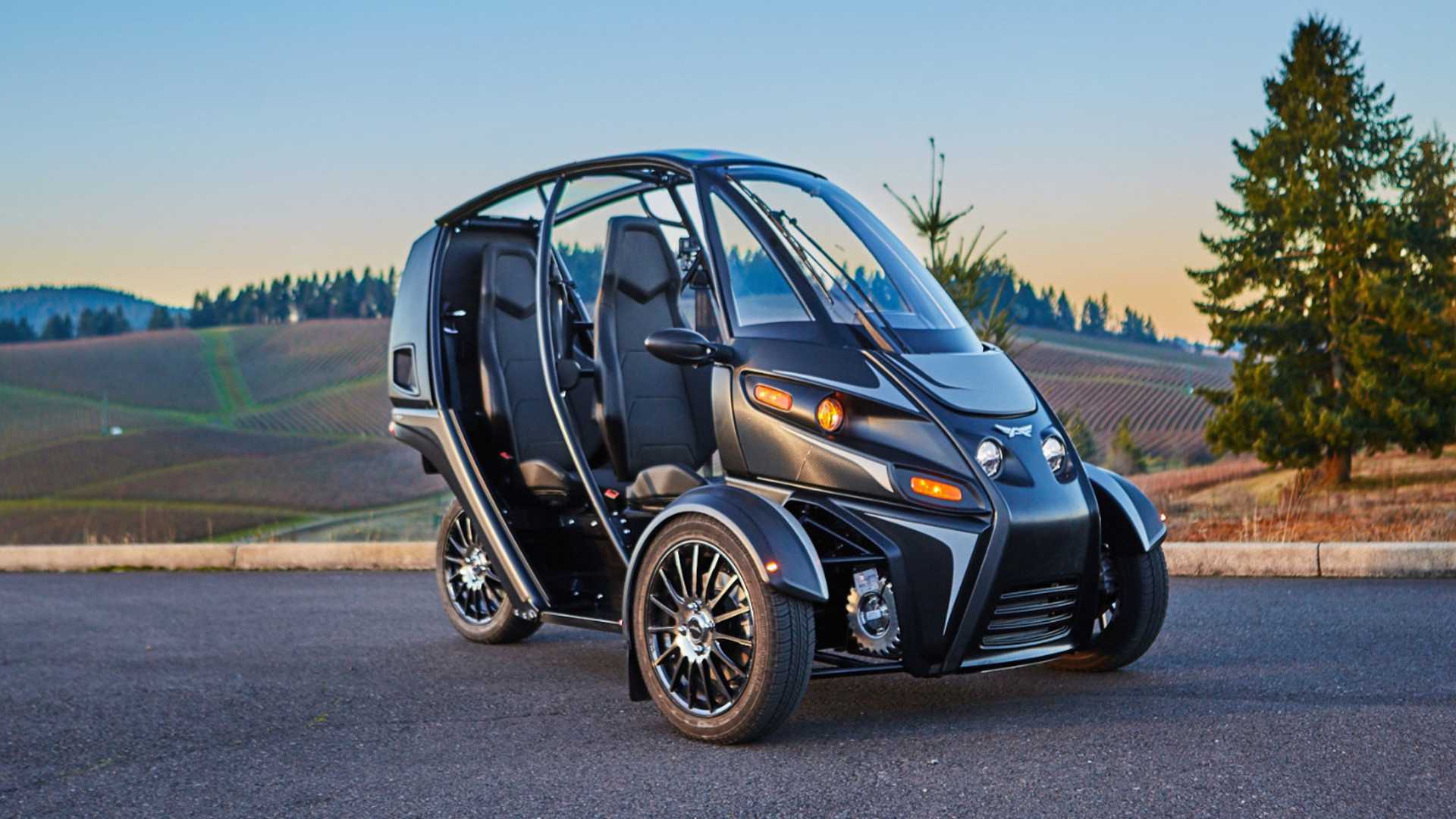 Arcimoto prototypes Roadster, three-wheeled electric road trike